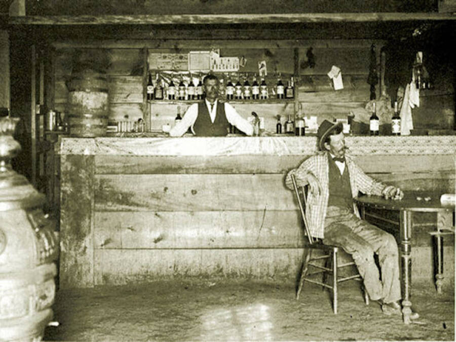 33 Historic Photos Of Wild West Saloons On The American Frontier