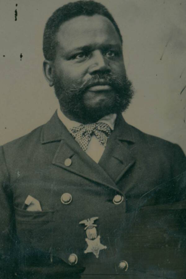 The 54th Massachusetts Regiment, The All-Black Civil War Unit Behind ...