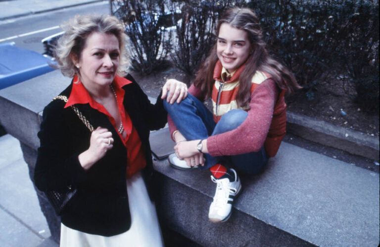 Brooke Shields' Traumatic Upbringing As A Hollywood Child Actor