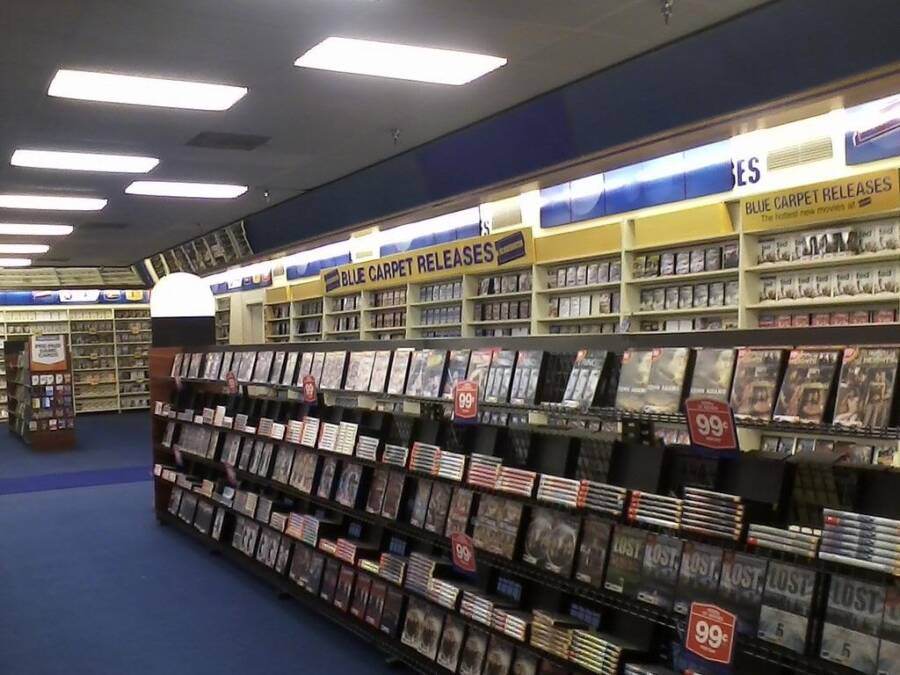 23 Vintage Blockbuster Photos From The Heyday Of Video Rentals