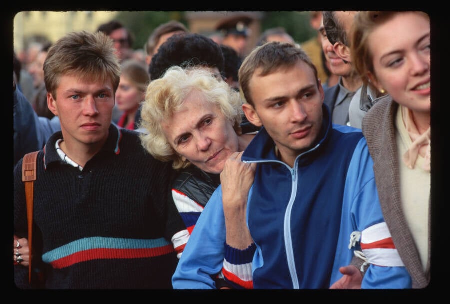 55 Photos That Capture The Collapse Of The Soviet Union