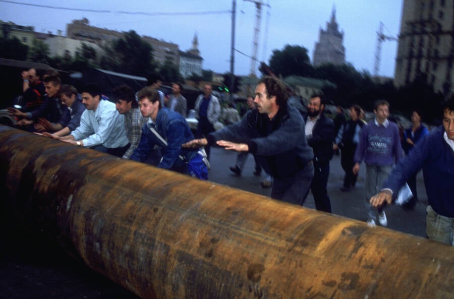 55 Photos That Capture The Collapse Of The Soviet Union