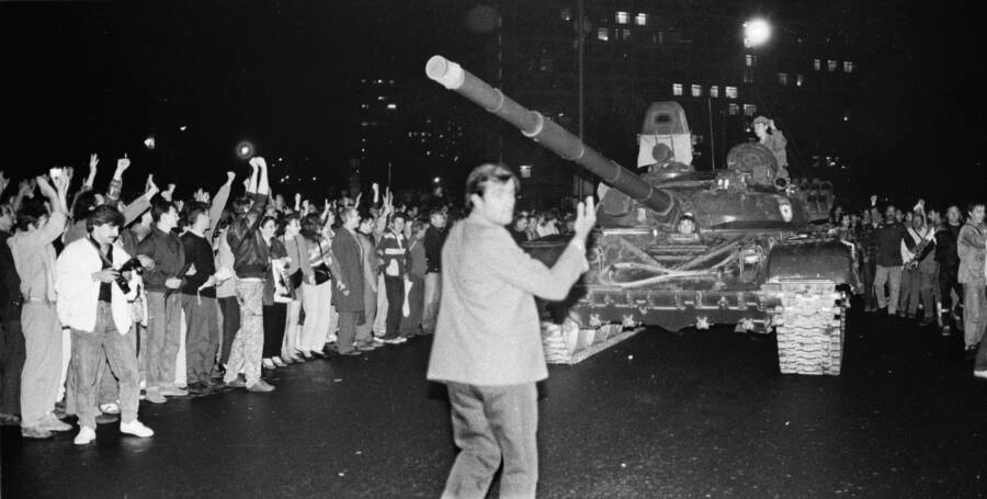 55 Photos That Capture The Collapse Of The Soviet Union