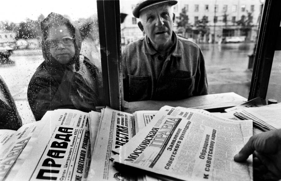 55 Photos That Capture The Collapse Of The Soviet Union