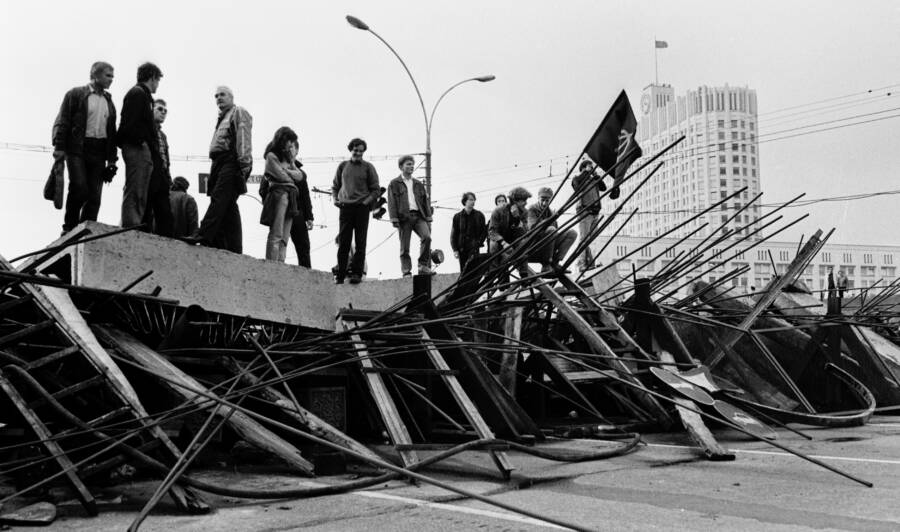 55 Photos That Capture The Collapse Of The Soviet Union