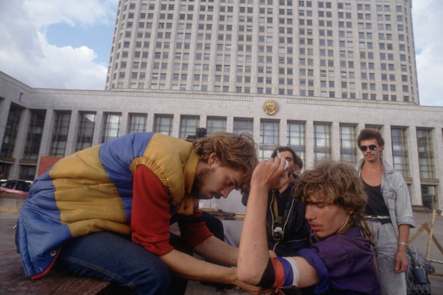 55 Photos That Capture The Collapse Of The Soviet Union