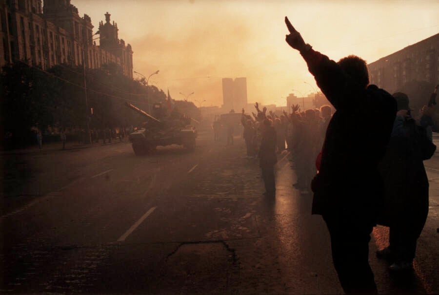 55 Photos That Capture The Collapse Of The Soviet Union