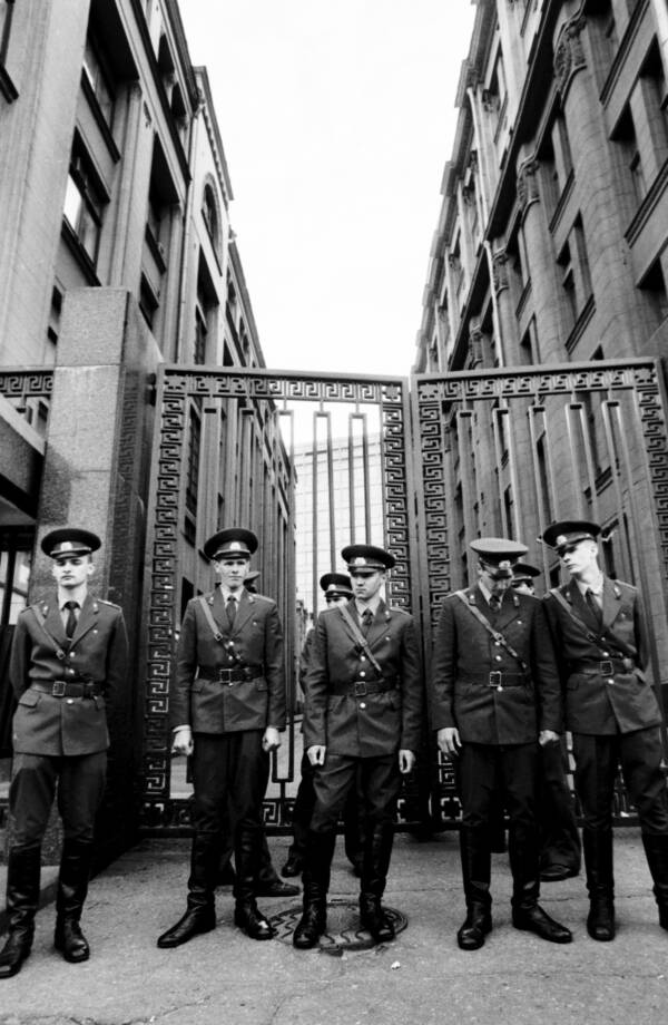 55 Photos That Capture The Collapse Of The Soviet Union