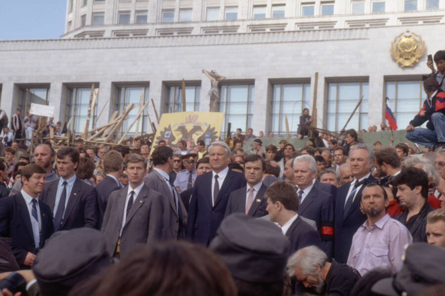 55 Photos That Capture The Collapse Of The Soviet Union