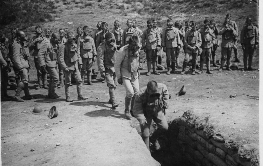WW1 Trenches: 55 Photos That Reveal Life In Trench Warfare