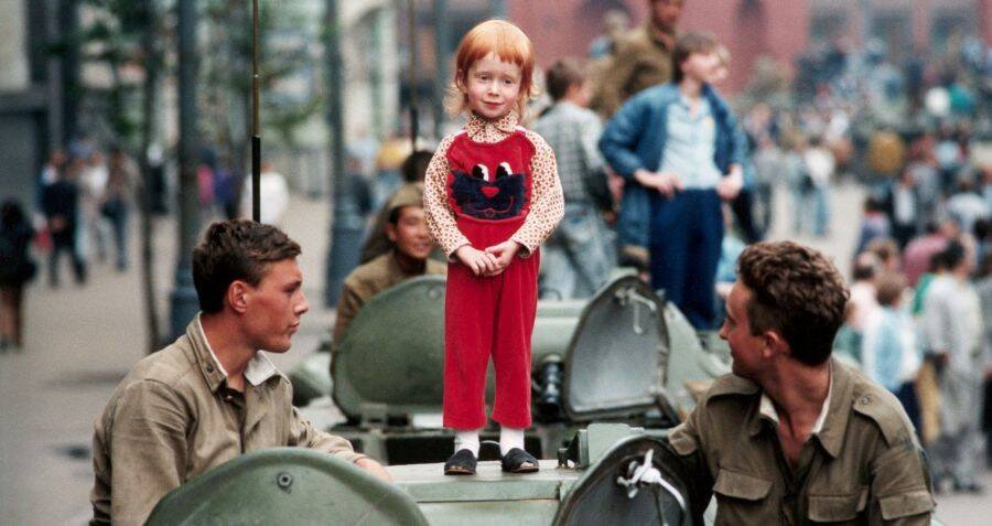 55 Photos That Capture The Collapse Of The Soviet Union