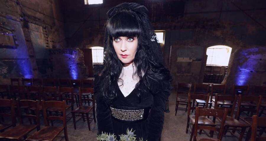 English Singer Divorces Ghost Of A Victorian Soldier She 'Married'