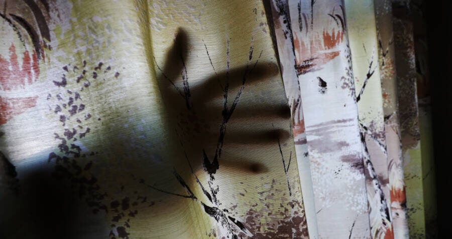 7 Cases Of Phrogging, When Strangers Secretly Lived In People's Homes