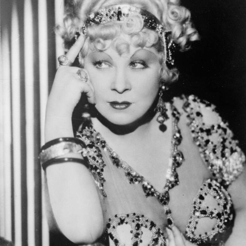 33 Photos Of Mae West, The Ultimate 1930s Sex Symbol