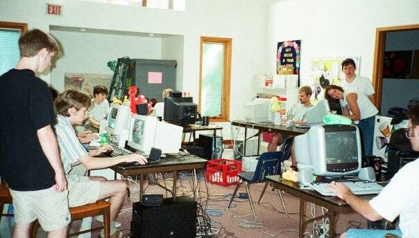 Inside The LAN Parties From The Early Days Of PC Gaming