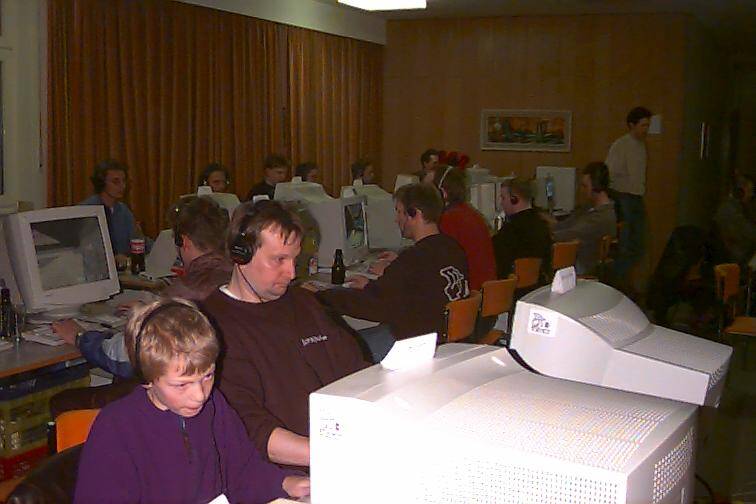 Inside The LAN Parties From The Early Days Of PC Gaming