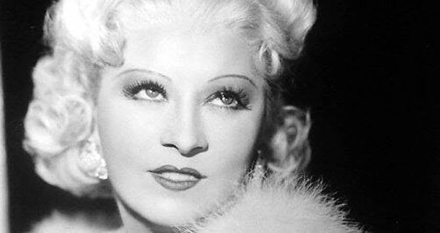 33 Photos Of Mae West, The Ultimate 1930s Sex Symbol
