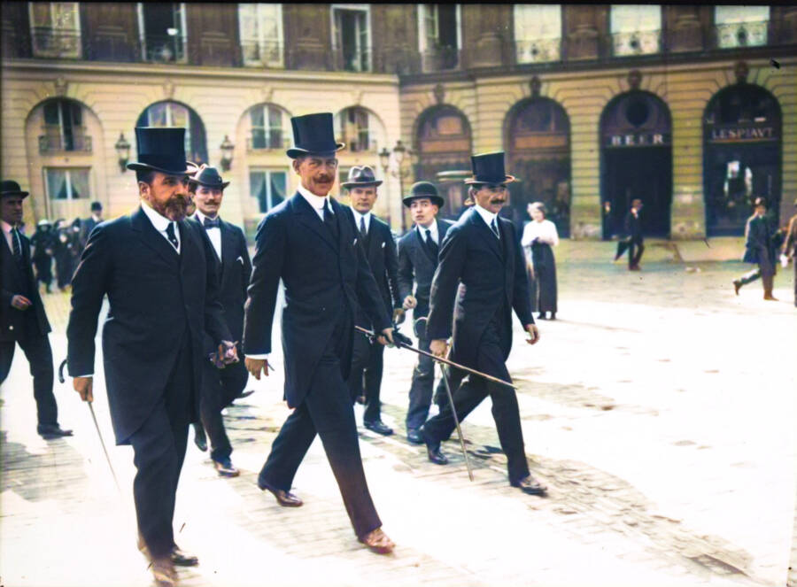 La Belle Époque: The Story Of The 'Beautiful Age' In 33 Colorized Photos