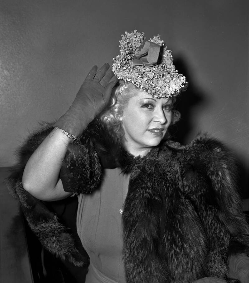 33 Photos Of Mae West, The Ultimate 1930s Sex Symbol