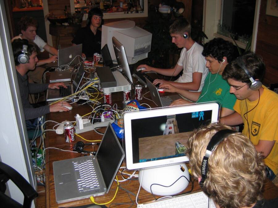 Inside The LAN Parties From The Early Days Of PC Gaming