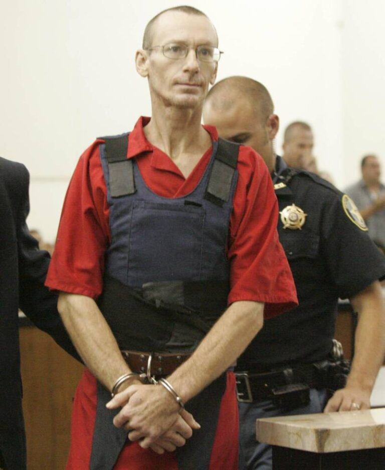 Elizabeth Shoaf, The 'Girl In The Bunker' Who Saved Herself With A Text