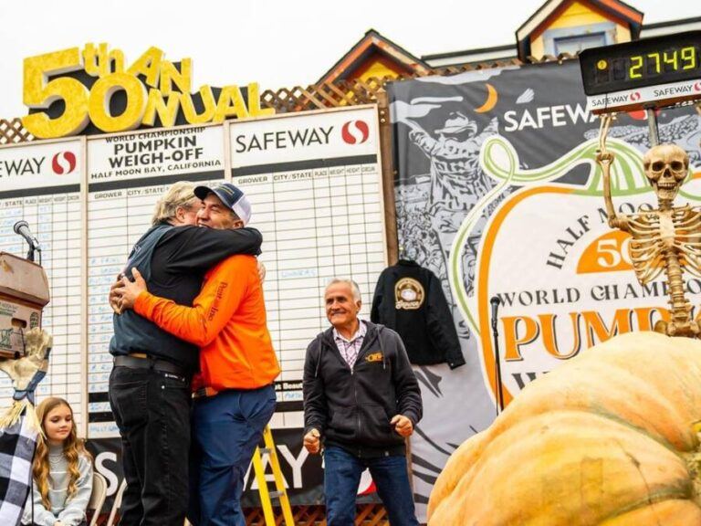 Minnesota Man Grows World-Record 2,749-Pound Pumpkin