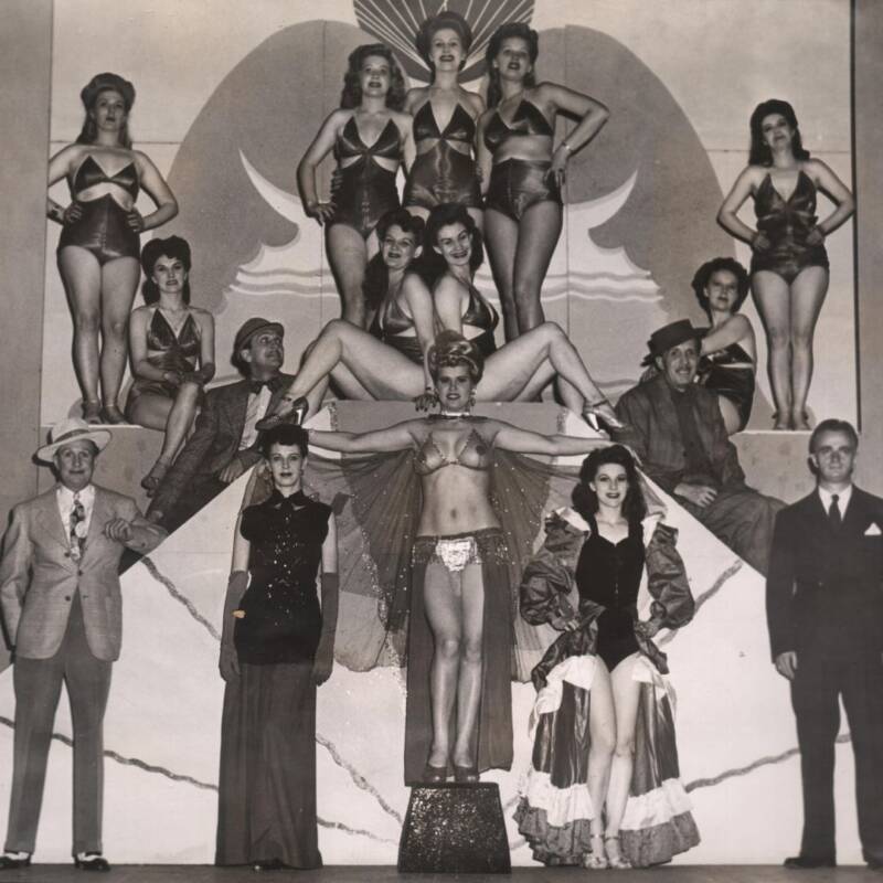 33 Photos Of Burlesque Dancers From The Height Of The Era