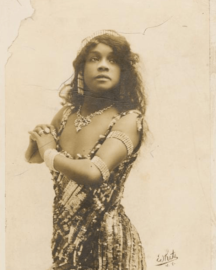 33 Photos Of Burlesque Dancers From The Height Of The Era