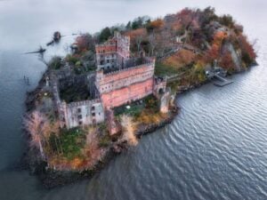 Explore New York's Bannerman Castle In 28 Photos