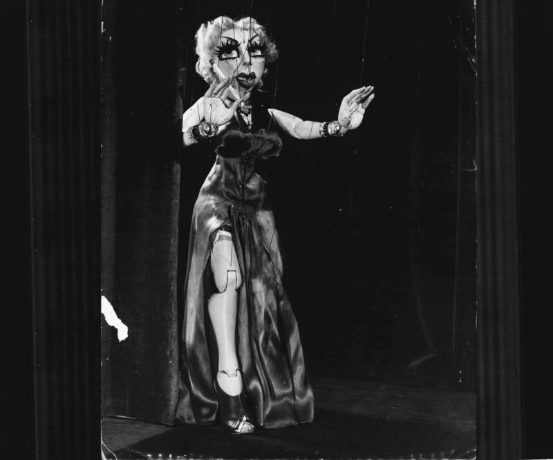 33 Photos Of Burlesque Dancers From The Height Of The Era