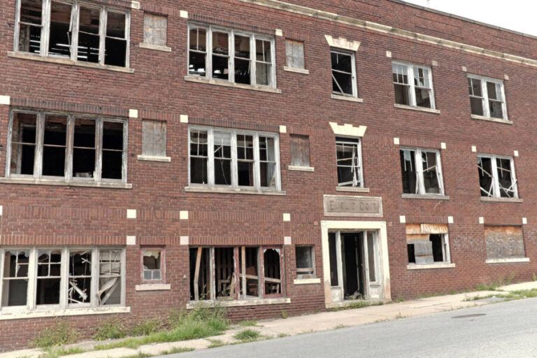 The Rise And Fall Of The Rust Belt In 44 Haunting Images