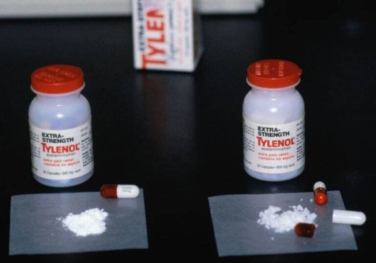 Inside The Unsolved Tylenol Murders That Shook Chicago In 1982