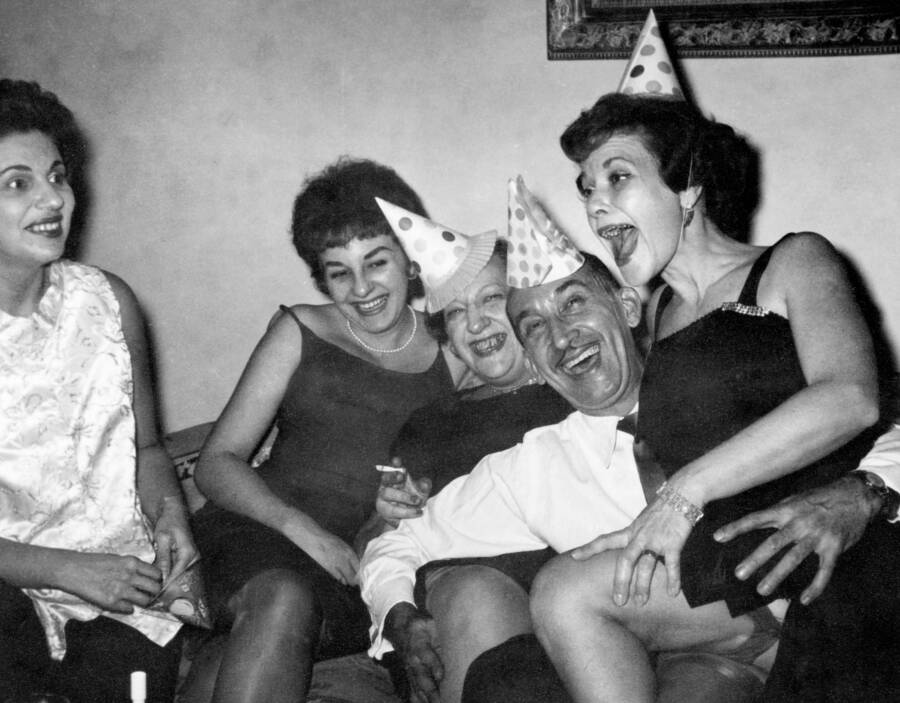 43 Vintage Photos Of New Year's Celebrations From Decades Past