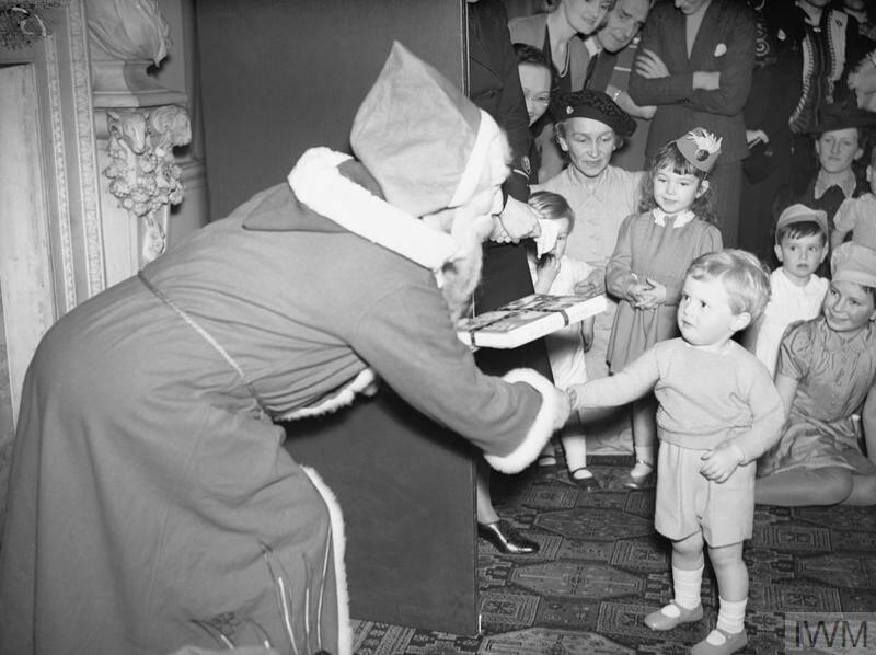 Christmas During World War II, In 44 Poignant Photos