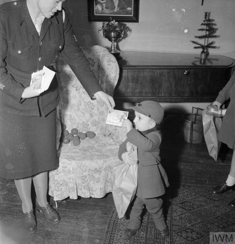 Christmas During World War II, In 44 Poignant Photos