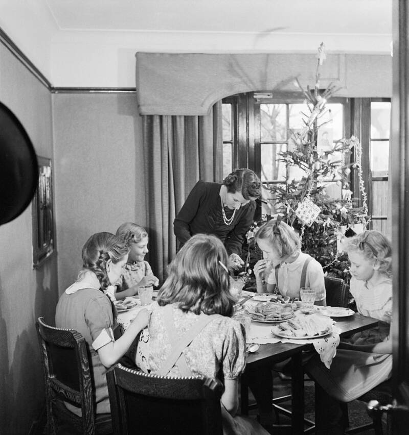 Christmas During World War II, In 44 Poignant Photos