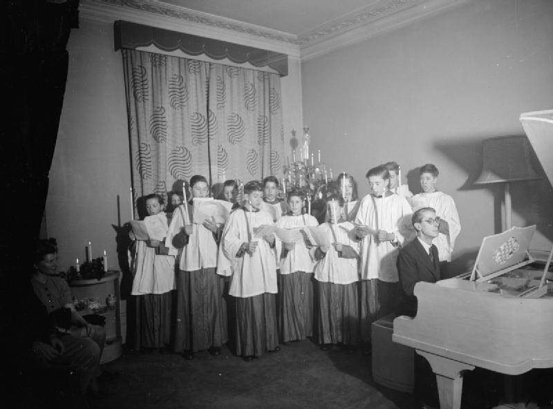 Christmas During World War II, In 44 Poignant Photos