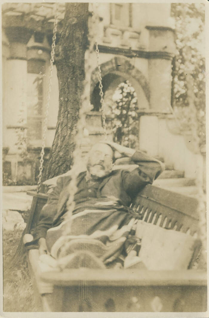 Explore New York's Bannerman Castle In 28 Photos