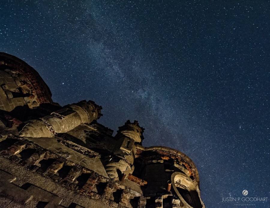 Explore New York's Bannerman Castle In 28 Photos