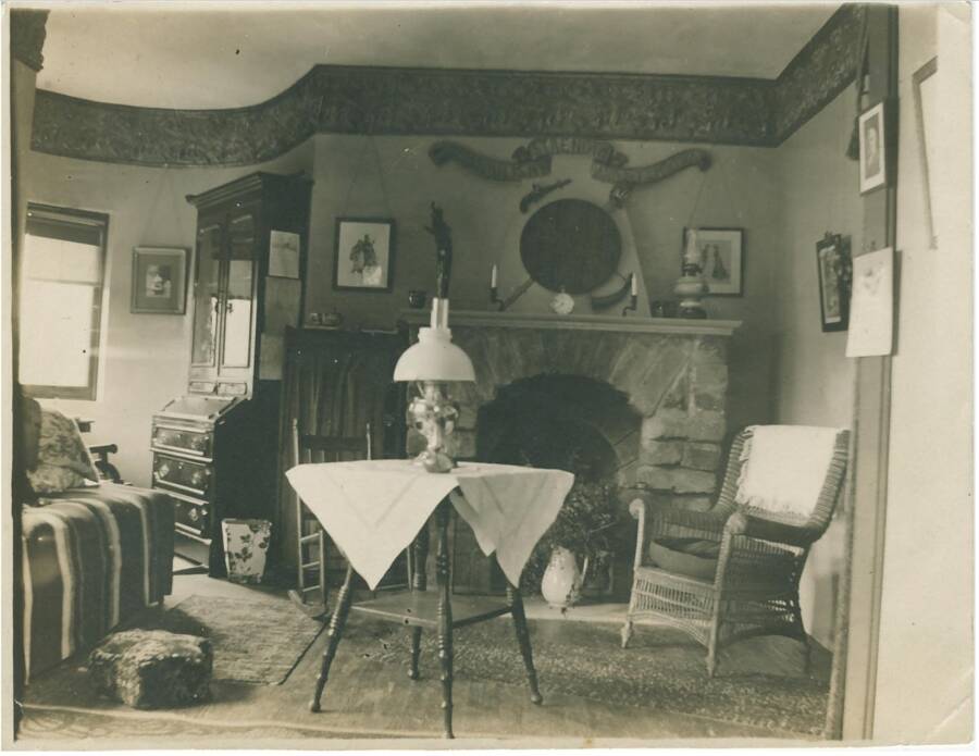 Explore New York's Bannerman Castle In 28 Photos