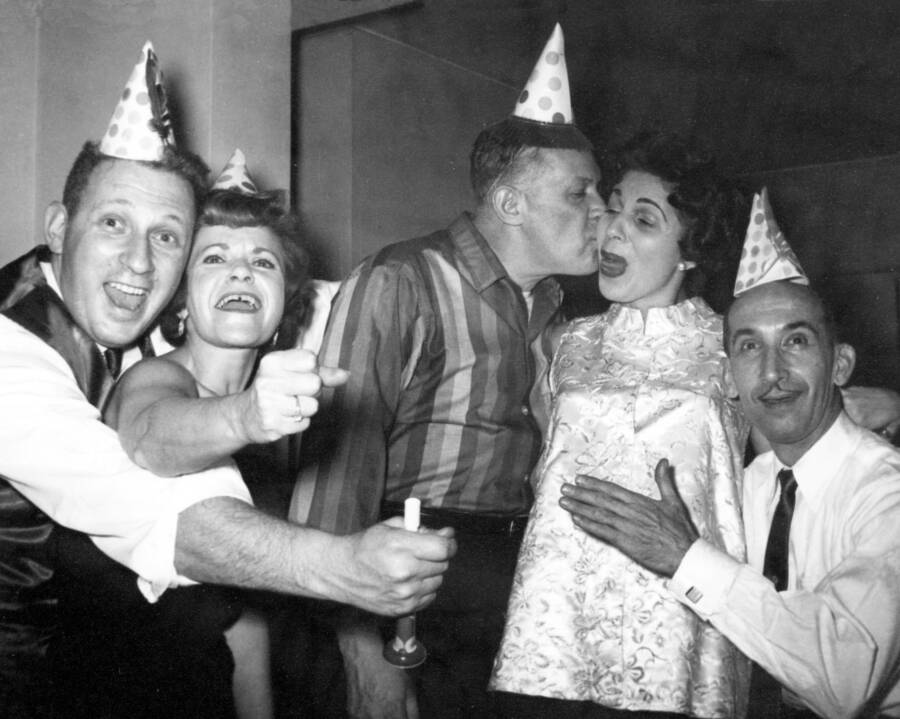 43 Vintage Photos Of New Year's Celebrations From Decades Past