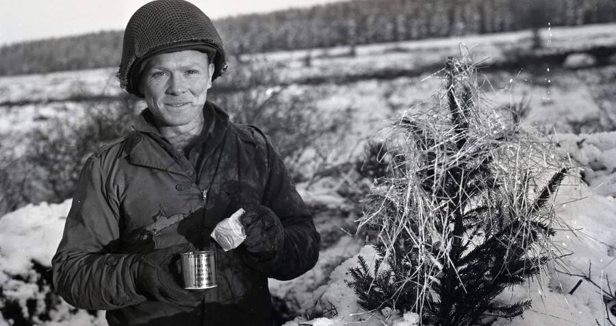 Christmas During World War II, In 44 Poignant Photos