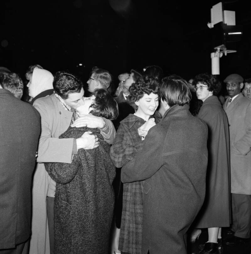 43 Vintage Photos Of New Year's Celebrations From Decades Past