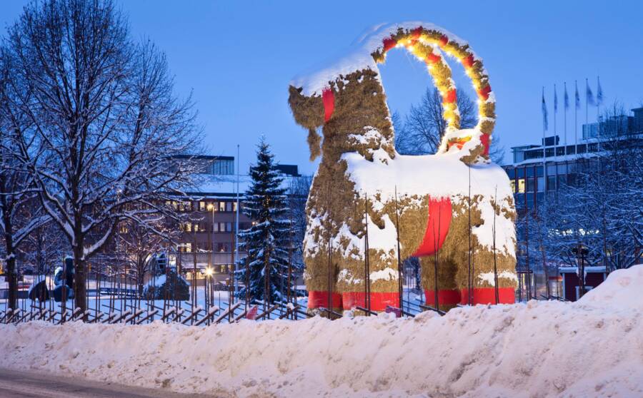 27 Unusual Christmas Traditions Around The World