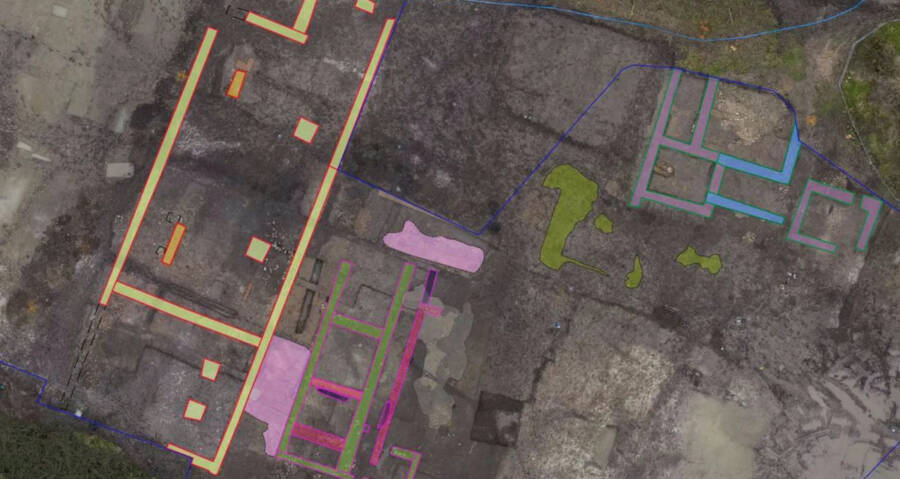 Roman Villa Containing Treasure Trove Found In England