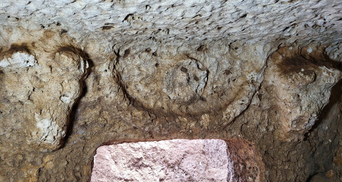 Roman Tomb Guarded By Bull Heads Uncovered In Türkiye