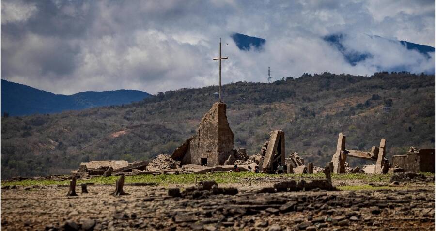 Centuries-Old Philippine Town Revealed Amid Ongoing Drought