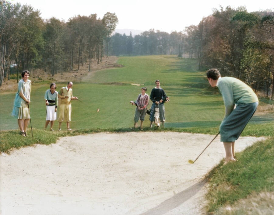 77 Colorized Photos Of The 1920s That Capture The Jazz Age
