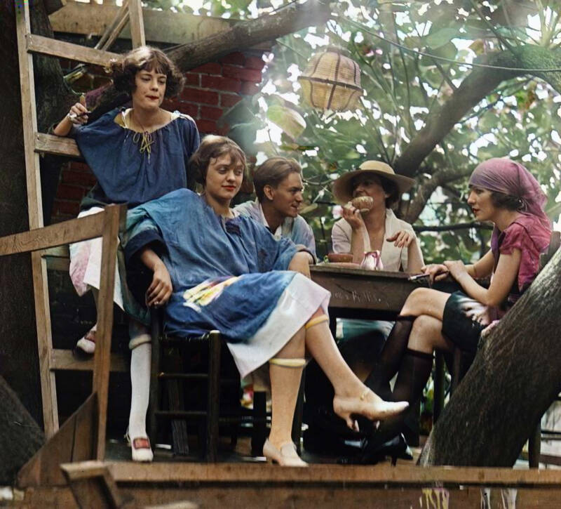 77 Colorized Photos Of The 1920s That Capture The Jazz Age