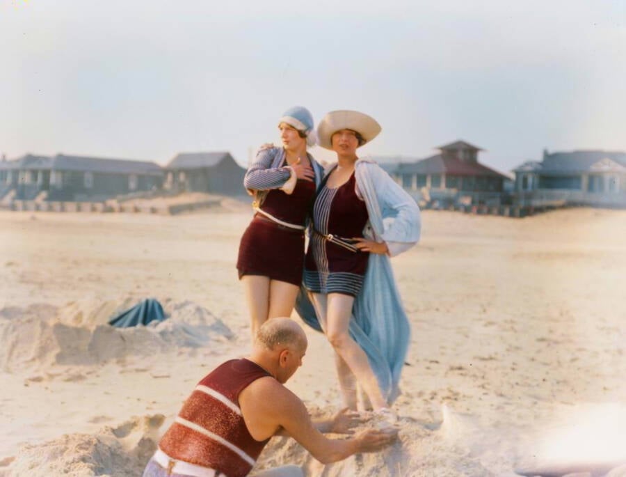 77 Colorized Photos Of The 1920s That Capture The Jazz Age